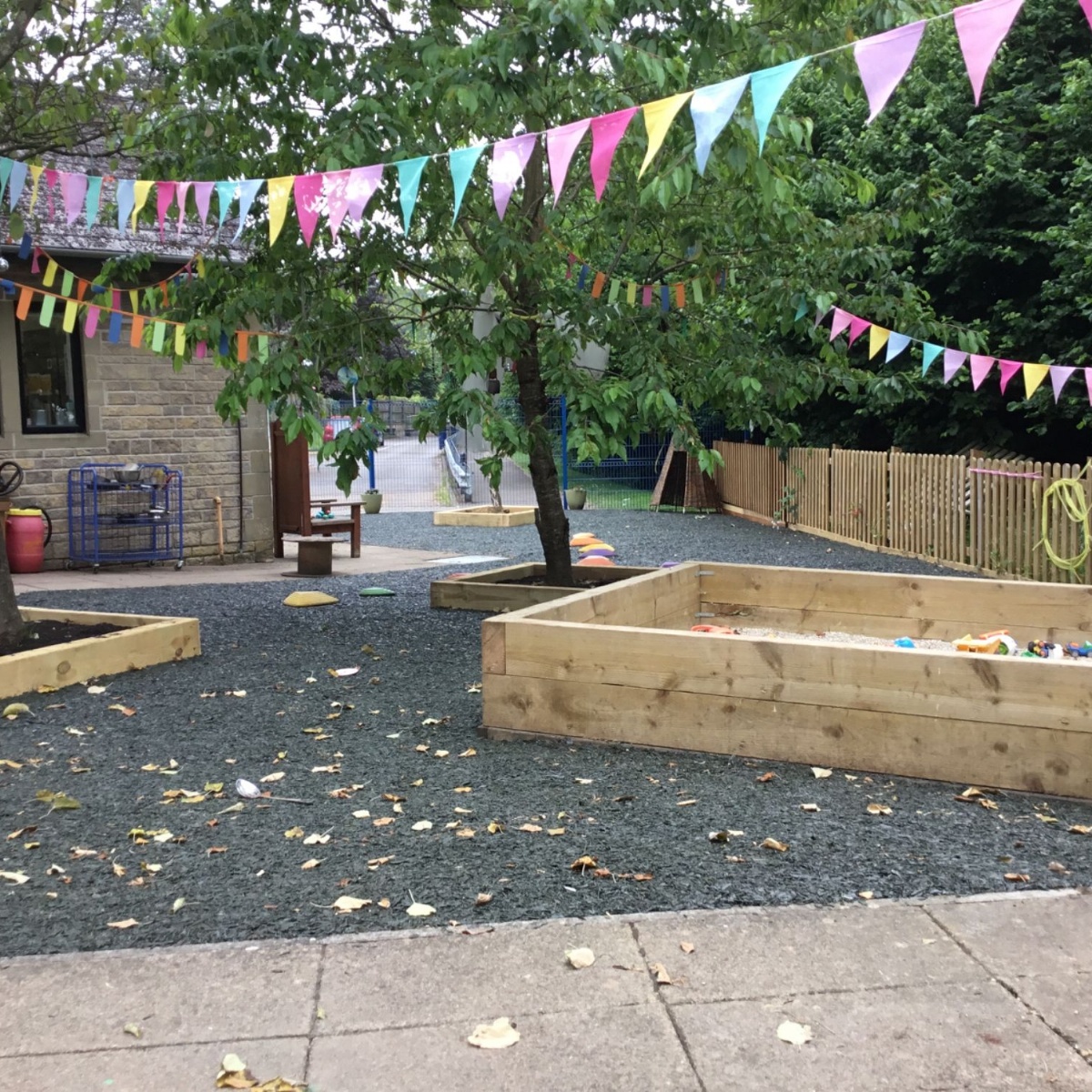 Brimscombe C of E Primary School - Garden area...